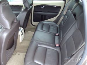 Brown Volvo XC70 2012 in Riga, with an engine capacity of 2.40 L and mileage of 219 thousand km for 11300 €, photo 4 on AUTOMOTO.COM.LV