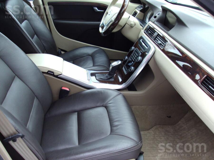 Brown Volvo XC70 2012 in Riga, with an engine capacity of 2.40 L and mileage of 219 thousand km for 11300 €, photo 6 on AUTOMOTO.COM.LV