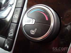 Brown Volvo XC70 2012 in Riga, with an engine capacity of 2.40 L and mileage of 219 thousand km for 11300 €, photo 8 on AUTOMOTO.COM.LV