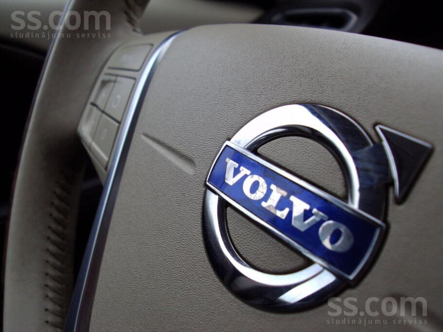 Brown Volvo XC70 2012 in Riga, with an engine capacity of 2.40 L and mileage of 219 thousand km for 11300 €, photo 9 on AUTOMOTO.COM.LV