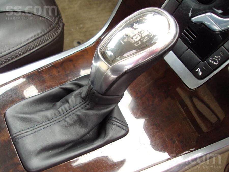 Brown Volvo XC70 2012 in Riga, with an engine capacity of 2.40 L and mileage of 219 thousand km for 11300 €, photo 10 on AUTOMOTO.COM.LV