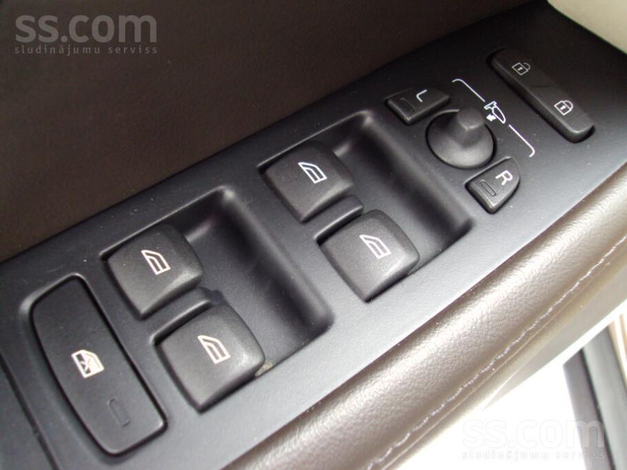 Brown Volvo XC70 2012 in Riga, with an engine capacity of 2.40 L and mileage of 219 thousand km for 11300 €, photo 12 on AUTOMOTO.COM.LV