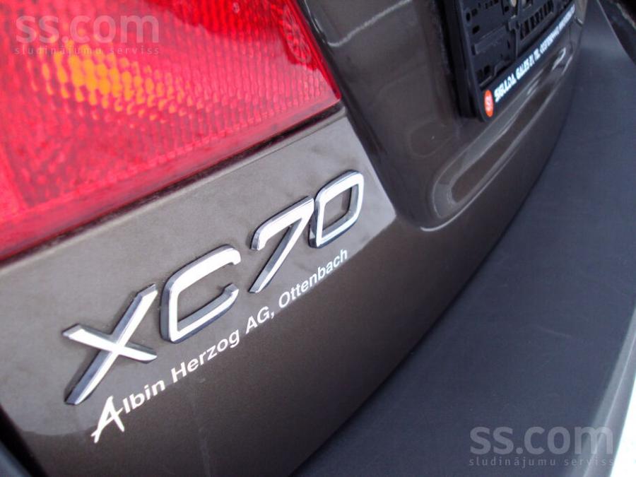 Brown Volvo XC70 2012 in Riga, with an engine capacity of 2.40 L and mileage of 219 thousand km for 11300 €, photo 13 on AUTOMOTO.COM.LV