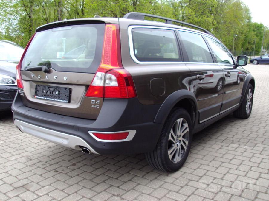 Brown Volvo XC70 2012 in Riga, with an engine capacity of 2.40 L and mileage of 219 thousand km for 11300 €, photo 14 on AUTOMOTO.COM.LV