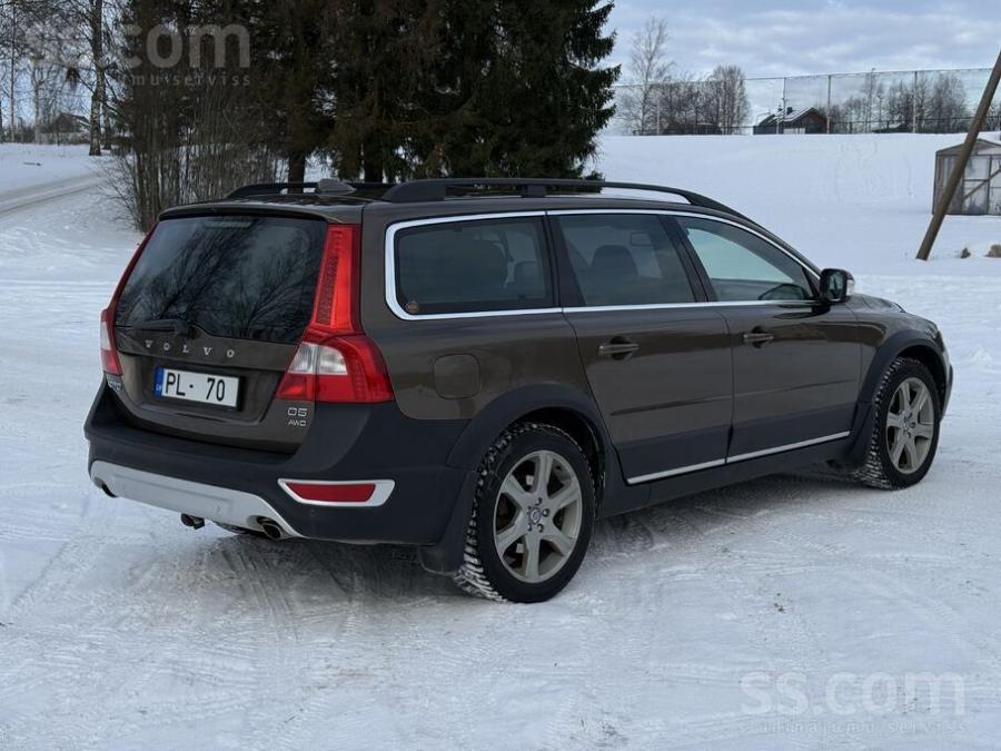 Brown Volvo XC70 2012 in Valmiera, with an engine capacity of 2.40 L and mileage of 316 thousand km for 8500 €, photo 4 on AUTOMOTO.COM.LV