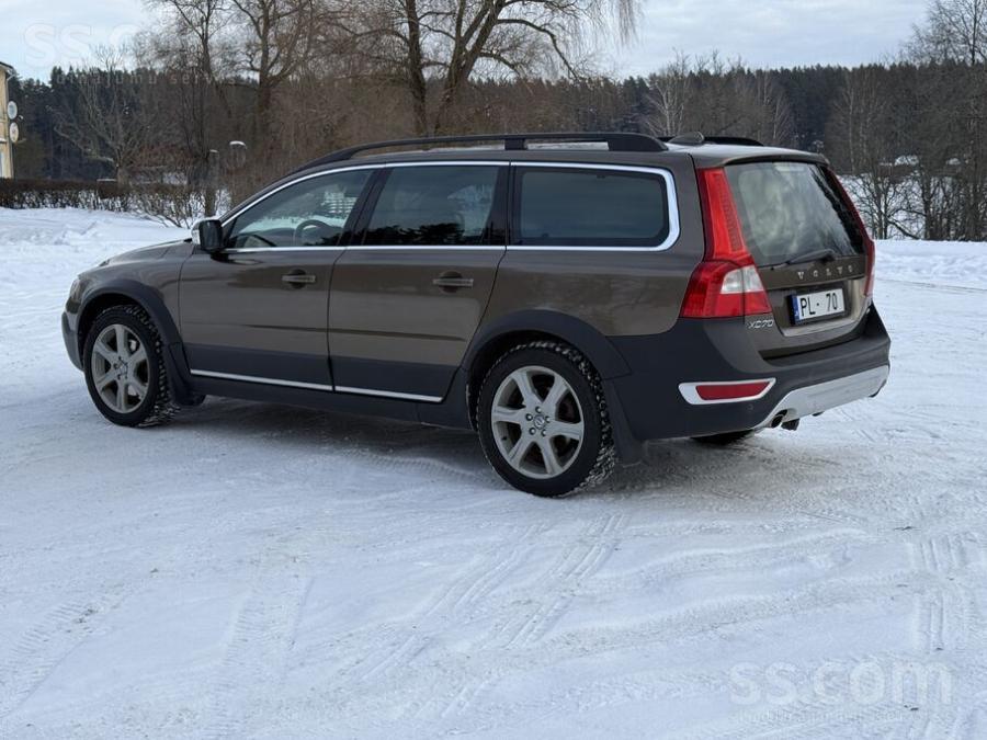 Brown Volvo XC70 2012 in Valmiera, with an engine capacity of 2.40 L and mileage of 316 thousand km for 8500 €, photo 6 on AUTOMOTO.COM.LV
