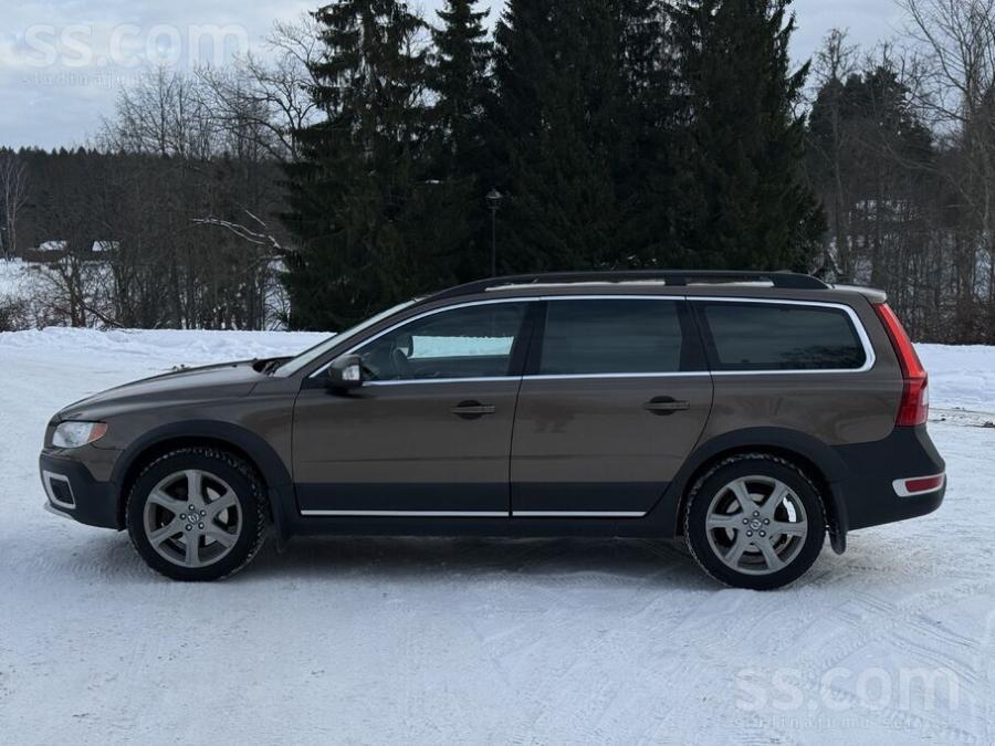 Brown Volvo XC70 2012 in Valmiera, with an engine capacity of 2.40 L and mileage of 316 thousand km for 8500 €, photo 7 on AUTOMOTO.COM.LV