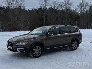 Brown Volvo XC70 2012 in Valmiera, with an engine capacity of 2.40 L and mileage of 316 thousand km for 8500 €, photo 8 on AUTOMOTO.COM.LV