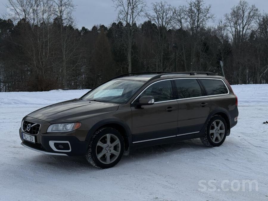 Brown Volvo XC70 2012 in Valmiera, with an engine capacity of 2.40 L and mileage of 316 thousand km for 8500 €, photo 8 on AUTOMOTO.COM.LV