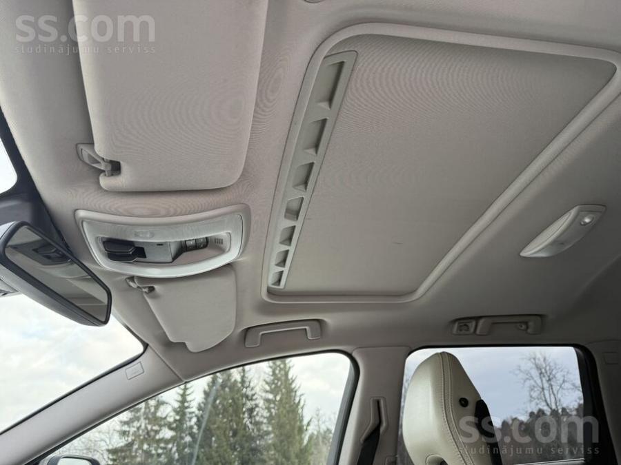 Brown Volvo XC70 2012 in Valmiera, with an engine capacity of 2.40 L and mileage of 316 thousand km for 8500 €, photo 13 on AUTOMOTO.COM.LV