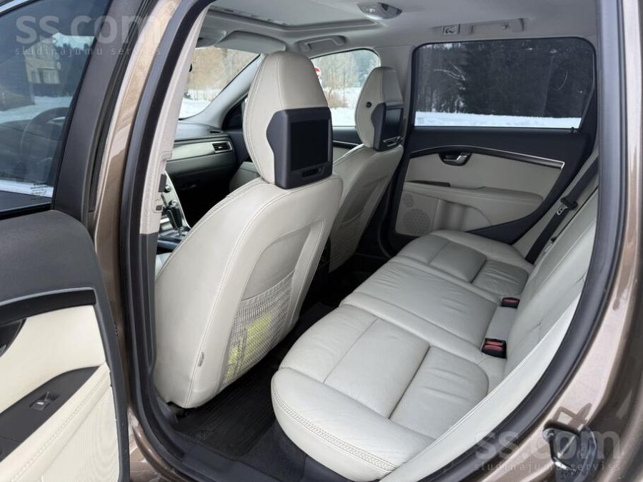 Brown Volvo XC70 2012 in Valmiera, with an engine capacity of 2.40 L and mileage of 316 thousand km for 8500 €, photo 15 on AUTOMOTO.COM.LV