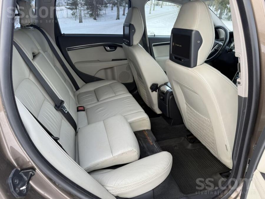 Brown Volvo XC70 2012 in Valmiera, with an engine capacity of 2.40 L and mileage of 316 thousand km for 8500 €, photo 18 on AUTOMOTO.COM.LV
