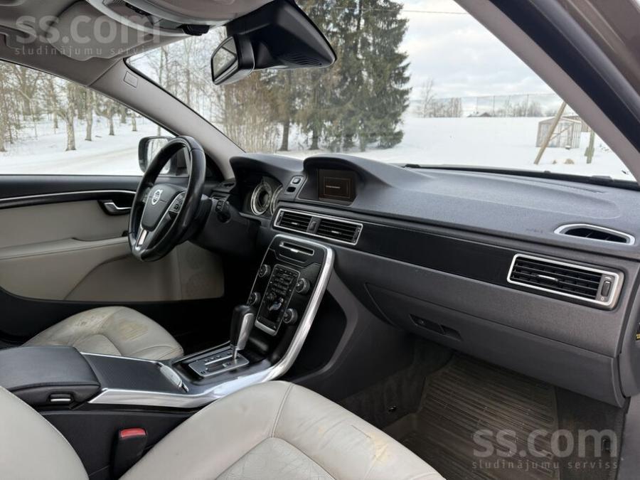 Brown Volvo XC70 2012 in Valmiera, with an engine capacity of 2.40 L and mileage of 316 thousand km for 8500 €, photo 19 on AUTOMOTO.COM.LV