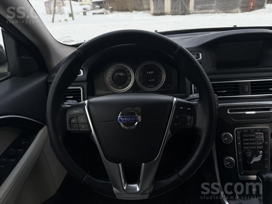 Brown Volvo XC70 2012 in Valmiera, with an engine capacity of 2.40 L and mileage of 316 thousand km for 8500 €, photo 21 on AUTOMOTO.COM.LV