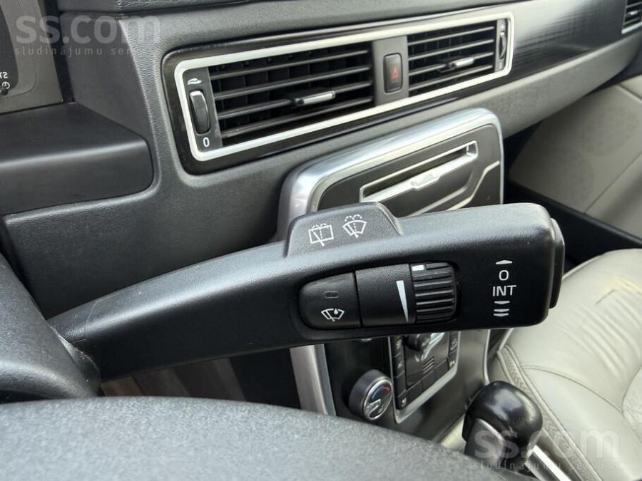 Brown Volvo XC70 2012 in Valmiera, with an engine capacity of 2.40 L and mileage of 316 thousand km for 8500 €, photo 23 on AUTOMOTO.COM.LV