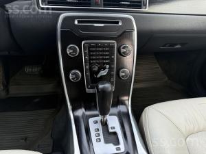 Brown Volvo XC70 2012 in Valmiera, with an engine capacity of 2.40 L and mileage of 316 thousand km for 8500 €, photo 26 on AUTOMOTO.COM.LV