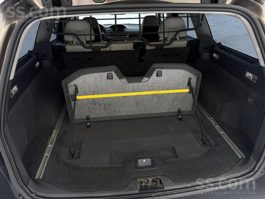 Brown Volvo XC70 2012 in Valmiera, with an engine capacity of 2.40 L and mileage of 316 thousand km for 8500 €, photo 28 on AUTOMOTO.COM.LV