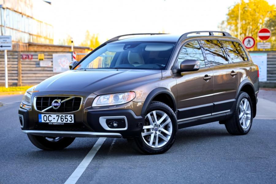 Brown Volvo XC70 2012 in Riga, with an engine capacity of 2.40 L and mileage of 257 thousand km for 10850 €, photo 1 on AUTOMOTO.COM.LV