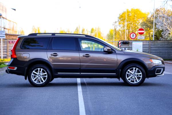 Brūns Volvo XC70 2012 Rīga, ar dzinēja tilpumu 2.40 L un nobraukumu 257 tūkst. km par 10850 €, foto 4 vietnē AUTOMOTO.COM.LV