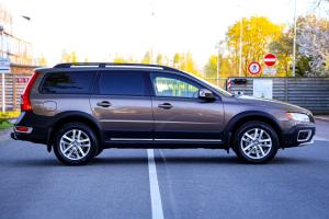 Brown Volvo XC70 2012 in Riga, with an engine capacity of 2.40 L and mileage of 257 thousand km for 10850 €, photo 5 on AUTOMOTO.COM.LV
