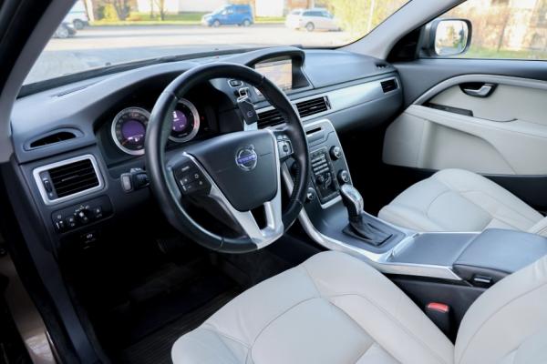 Brūns Volvo XC70 2012 Rīga, ar dzinēja tilpumu 2.40 L un nobraukumu 257 tūkst. km par 10850 €, foto 10 vietnē AUTOMOTO.COM.LV