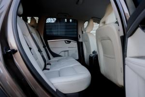 Brown Volvo XC70 2012 in Riga, with an engine capacity of 2.40 L and mileage of 257 thousand km for 10850 €, photo 14 on AUTOMOTO.COM.LV