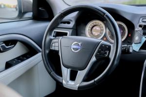 Brown Volvo XC70 2012 in Riga, with an engine capacity of 2.40 L and mileage of 257 thousand km for 10850 €, photo 19 on AUTOMOTO.COM.LV