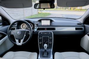 Brown Volvo XC70 2012 in Riga, with an engine capacity of 2.40 L and mileage of 257 thousand km for 10850 €, photo 20 on AUTOMOTO.COM.LV
