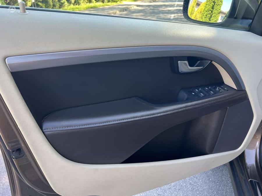 Brūns Volvo XC70 2012 Kauņa, ar dzinēja tilpumu 1.98 L un nobraukumu 268 tūkst. km par 8350 €, foto 21 vietnē AUTOMOTO.COM.LV