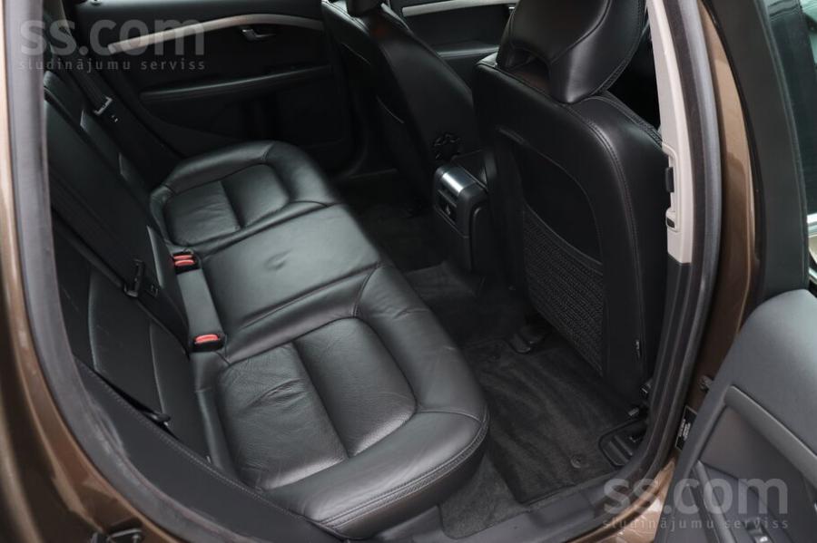 Brūns Volvo XC70 2012 Valka, ar dzinēja tilpumu 2.00 L un nobraukumu 336 tūkst. km par 9500 €, foto 8 vietnē AUTOMOTO.COM.LV