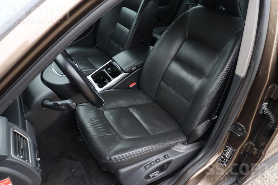 Brūns Volvo XC70 2012 Valka, ar dzinēja tilpumu 2.00 L un nobraukumu 336 tūkst. km par 9500 €, foto 11 vietnē AUTOMOTO.COM.LV