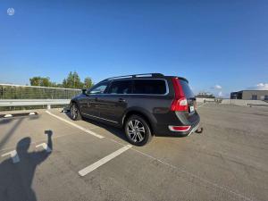 Brown Volvo XC70 2012 in Vilnius, with an engine capacity of 2.40 L and mileage of 304 thousand km for 10500 €, photo 12 on AUTOMOTO.COM.LV