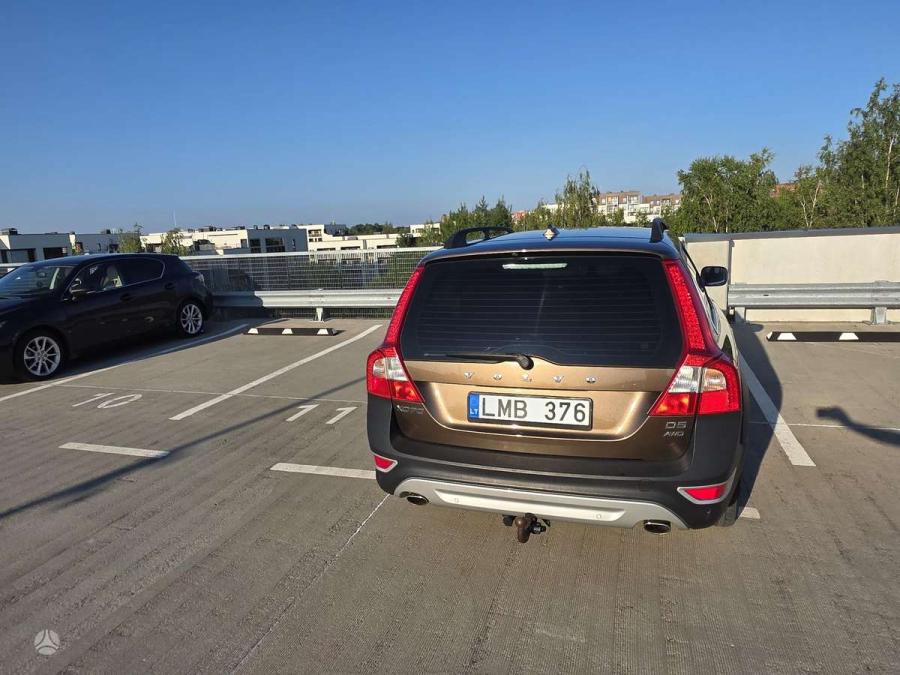 Brown Volvo XC70 2012 in Vilnius, with an engine capacity of 2.40 L and mileage of 304 thousand km for 10500 €, photo 15 on AUTOMOTO.COM.LV