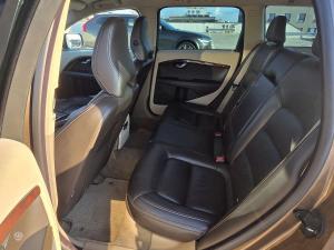 Brown Volvo XC70 2012 in Vilnius, with an engine capacity of 2.40 L and mileage of 304 thousand km for 10500 €, photo 20 on AUTOMOTO.COM.LV