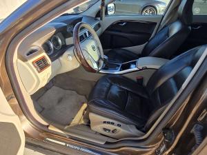 Brown Volvo XC70 2012 in Vilnius, with an engine capacity of 2.40 L and mileage of 304 thousand km for 10500 €, photo 22 on AUTOMOTO.COM.LV
