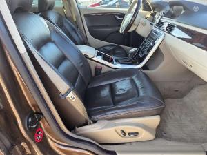 Brown Volvo XC70 2012 in Vilnius, with an engine capacity of 2.40 L and mileage of 304 thousand km for 10500 €, photo 23 on AUTOMOTO.COM.LV