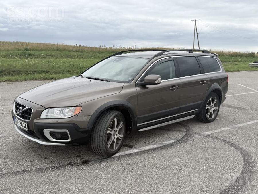 Brown Volvo XC70 2012 in Valmiera, with an engine capacity of 2.40 L and mileage of 392 thousand km for 11000 €, photo 1 on AUTOMOTO.COM.LV