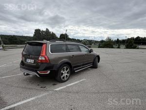 Brown Volvo XC70 2012 in Valmiera, with an engine capacity of 2.40 L and mileage of 392 thousand km for 11000 €, photo 4 on AUTOMOTO.COM.LV