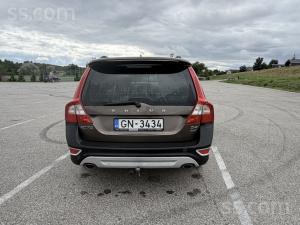 Brown Volvo XC70 2012 in Valmiera, with an engine capacity of 2.40 L and mileage of 392 thousand km for 11000 €, photo 5 on AUTOMOTO.COM.LV