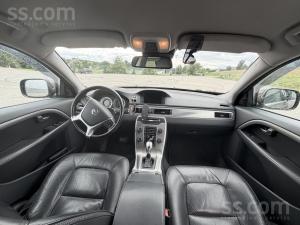 Brown Volvo XC70 2012 in Valmiera, with an engine capacity of 2.40 L and mileage of 392 thousand km for 11000 €, photo 7 on AUTOMOTO.COM.LV