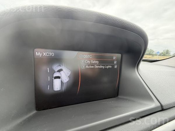 Brown Volvo XC70 2012 in Valmiera, with an engine capacity of 2.40 L and mileage of 392 thousand km for 11000 €, photo 8 on AUTOMOTO.COM.LV