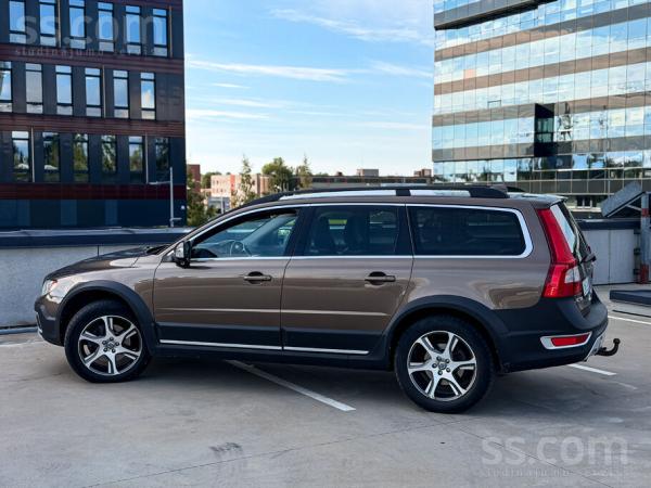 Brown Volvo XC70 2012 in Riga, with an engine capacity of 2.40 L and mileage of 0 thousand km for 7950 €, photo 3 on AUTOMOTO.COM.LV