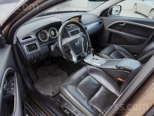 Brown Volvo XC70 2012 in Riga, with an engine capacity of 2.40 L and mileage of 0 thousand km for 7950 €, photo 7 on AUTOMOTO.COM.LV