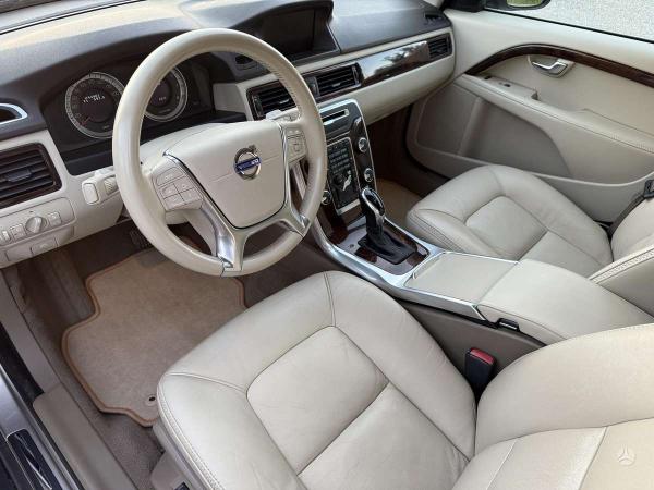 Brown Volvo XC70 2012 in Siauliai, with an engine capacity of 2.95 L and mileage of 245 thousand km for 8450 €, photo 10 on AUTOMOTO.COM.LV