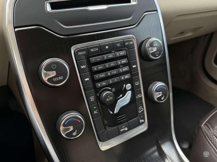 Brūns Volvo XC70 2012 Kauņa, ar dzinēja tilpumu 2.40 L un nobraukumu 430 tūkst. km par 7800 €, foto 17 vietnē AUTOMOTO.COM.LV