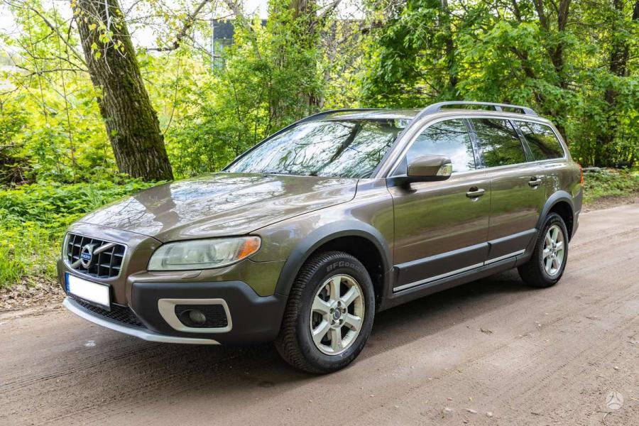 Brown Volvo XC70 2012 in Vilnius, with an engine capacity of 2.40 L and mileage of 307 thousand km for 8800 €, photo 3 on AUTOMOTO.COM.LV