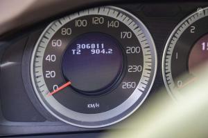 Brown Volvo XC70 2012 in Vilnius, with an engine capacity of 2.40 L and mileage of 307 thousand km for 8800 €, photo 10 on AUTOMOTO.COM.LV