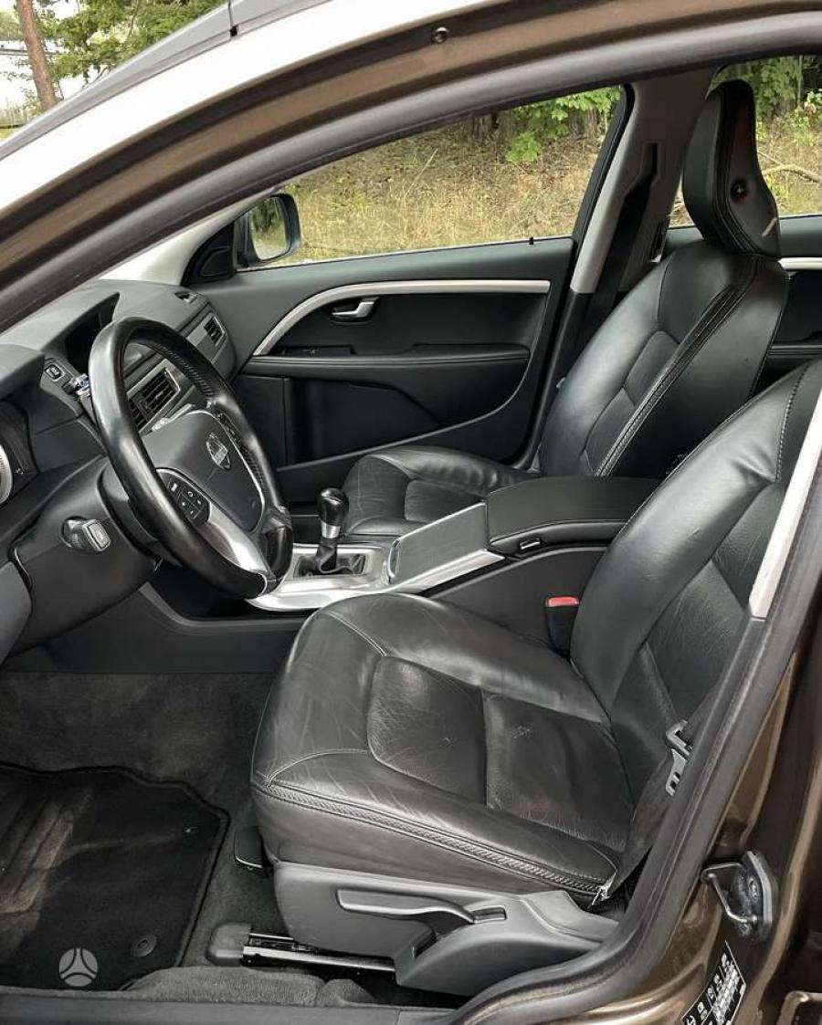 Brūns Volvo XC70 2012 Jonava, ar dzinēja tilpumu 1.98 L un nobraukumu 391 tūkst. km par 6150 €, foto 10 vietnē AUTOMOTO.COM.LV