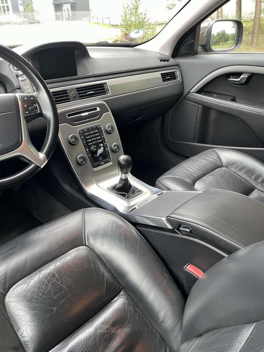 Brūns Volvo XC70 2012 Jonava, ar dzinēja tilpumu 1.98 L un nobraukumu 391 tūkst. km par 6150 €, foto 13 vietnē AUTOMOTO.COM.LV