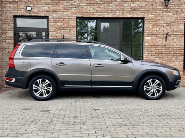 Brown Volvo XC70 2012 in Jelgava, with an engine capacity of 2.40 L and mileage of 0 thousand km for 9500 €, photo 6 on AUTOMOTO.COM.LV